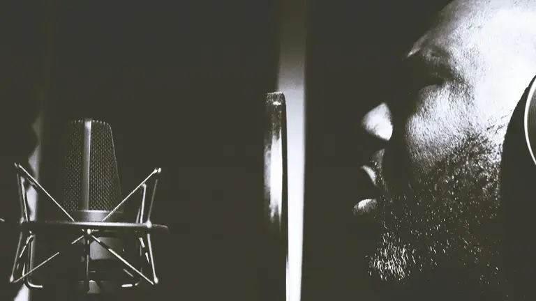 Dynamic vs Condenser Mics: Which One Is Best for Your Needs? | Equipboard