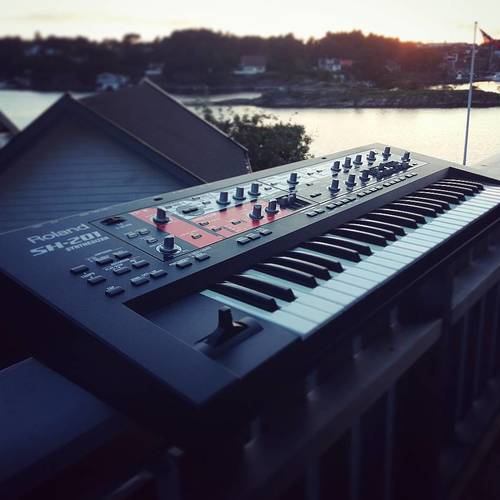 Roland SH-201 Synthesizer - What To Know & Where To Buy | Equipboard