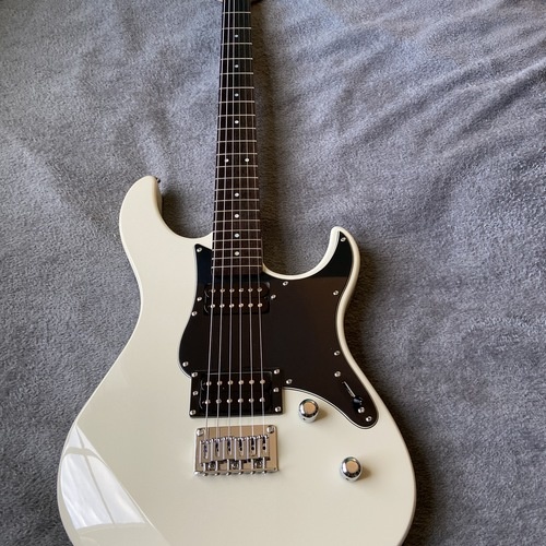 Yamaha Pacifica PAC120H - What To Know & Where To Buy | Equipboard