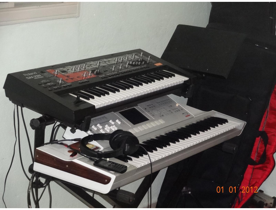 Roland SH-201 Synthesizer - What To Know & Where To Buy | Equipboard