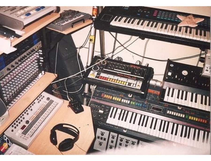 Roland TR-909 Rhythm Composer - What To Know & Where To Buy | Equipboard