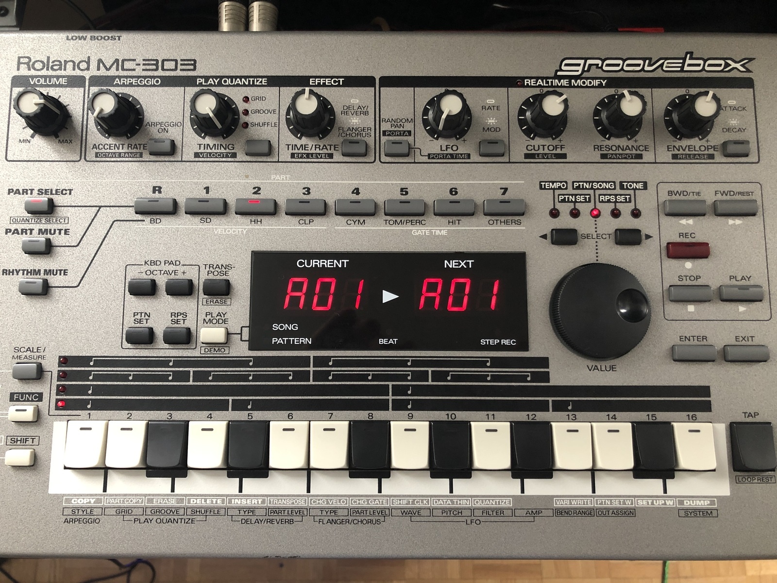 Roland MC-303 Groovebox | Equipboard®