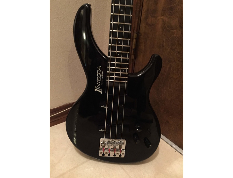 Aria Integra Bass - Artists Using It | Equipboard