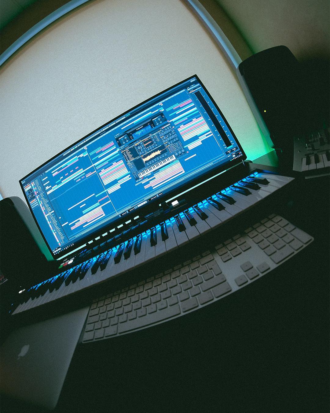 Syn Cole, Music Producer & DJ Gear | Equipboard