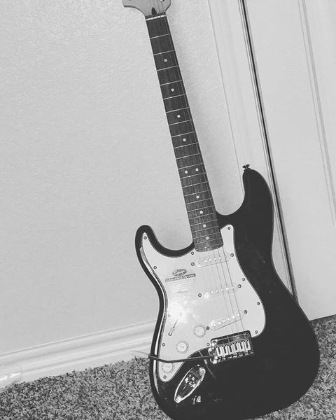 Squier Left-Handed Stratocaster Standard - What To Know & Where To Buy ...