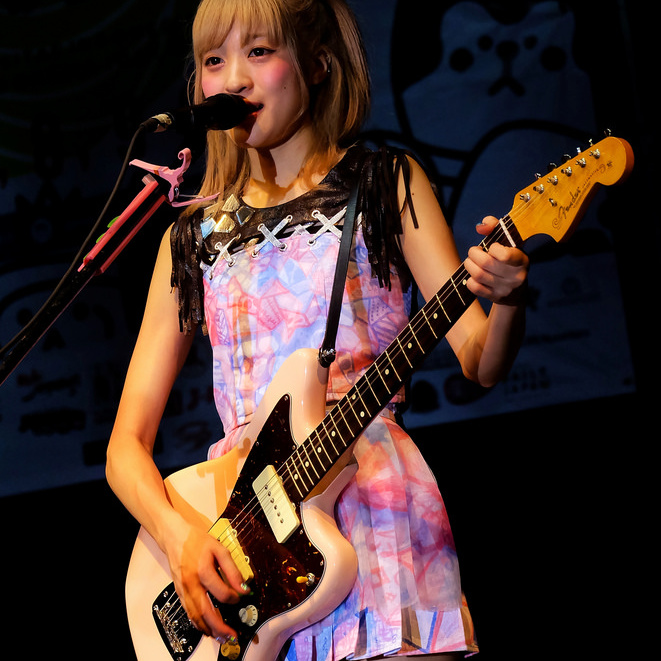 Sumire Yoshida, Silent Siren Singer & Guitarist Gear | Equipboard®
